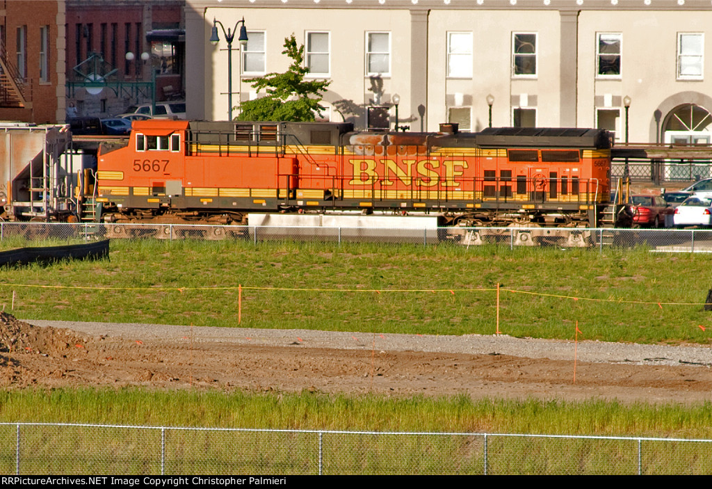 BNSF 5667